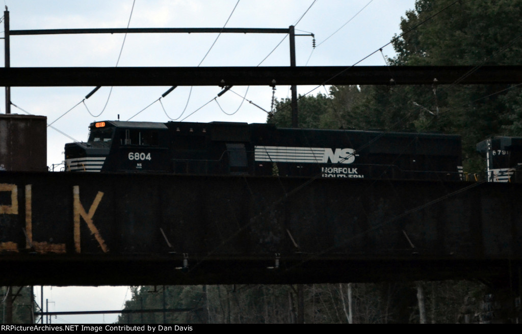 NS SD60M 6804 is the third unit on 14G